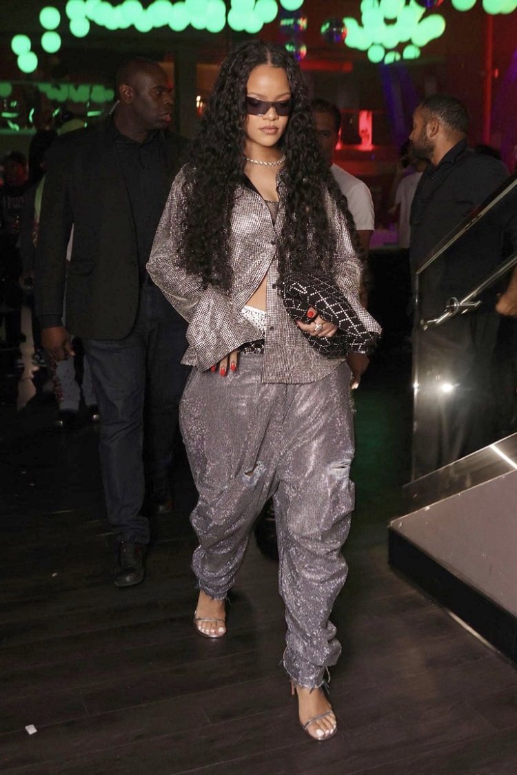 RIHANNA WEARS JW ANDERSON – Muse Arabia